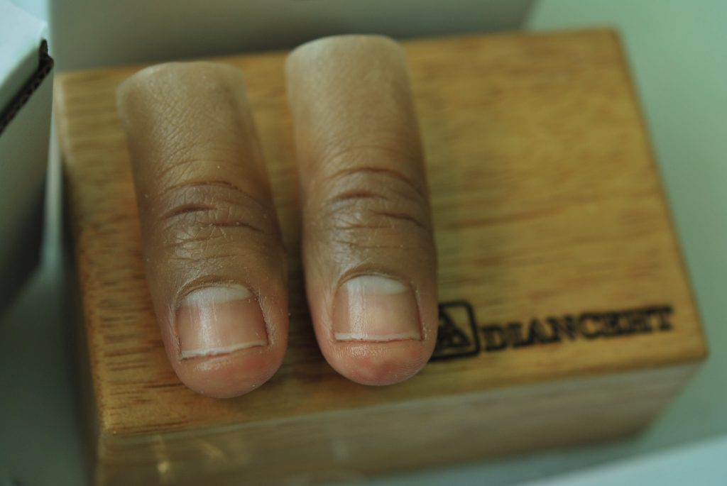 Prosthetic finger
